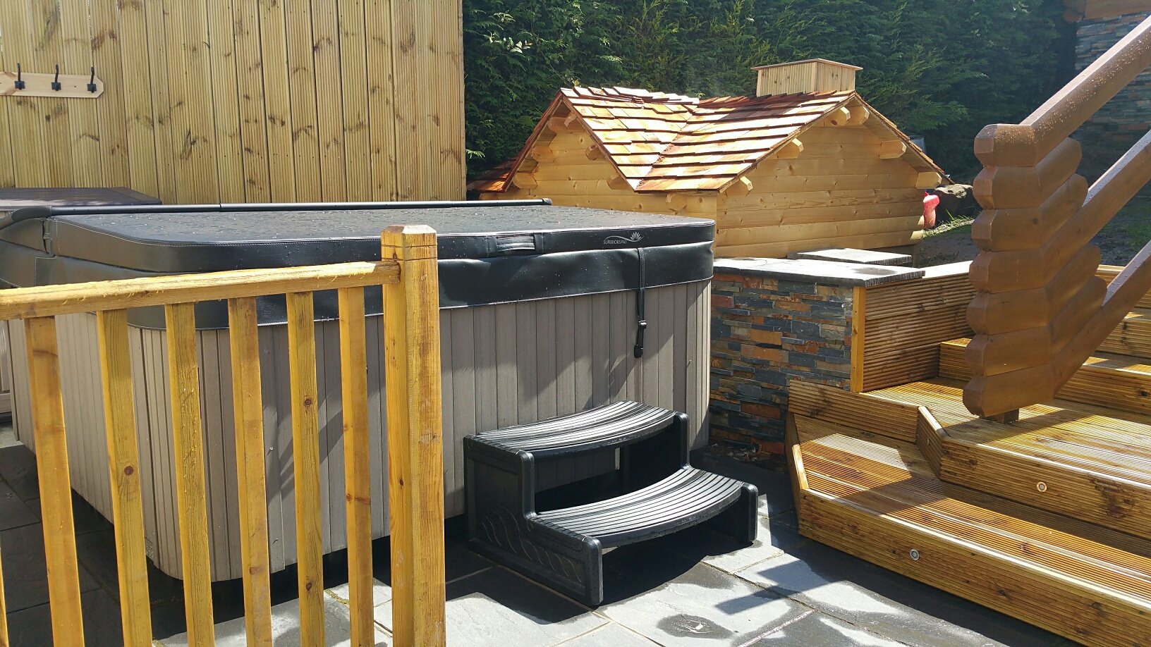 Black & Rusty Ledgestone Panels | Real Stone Cladding