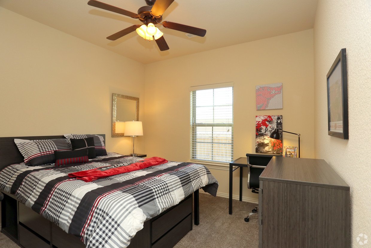 Best Student Property | The Row@Arkansas | Fayetteville