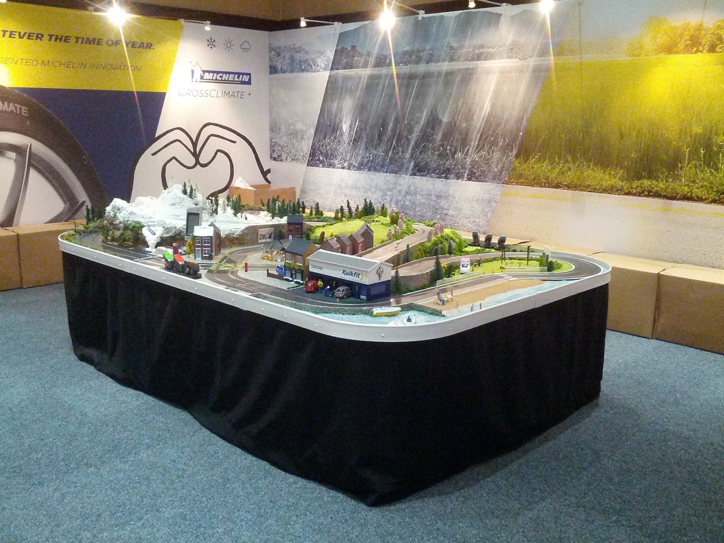 Custom Built Scalextric Tracks - The Racing Room