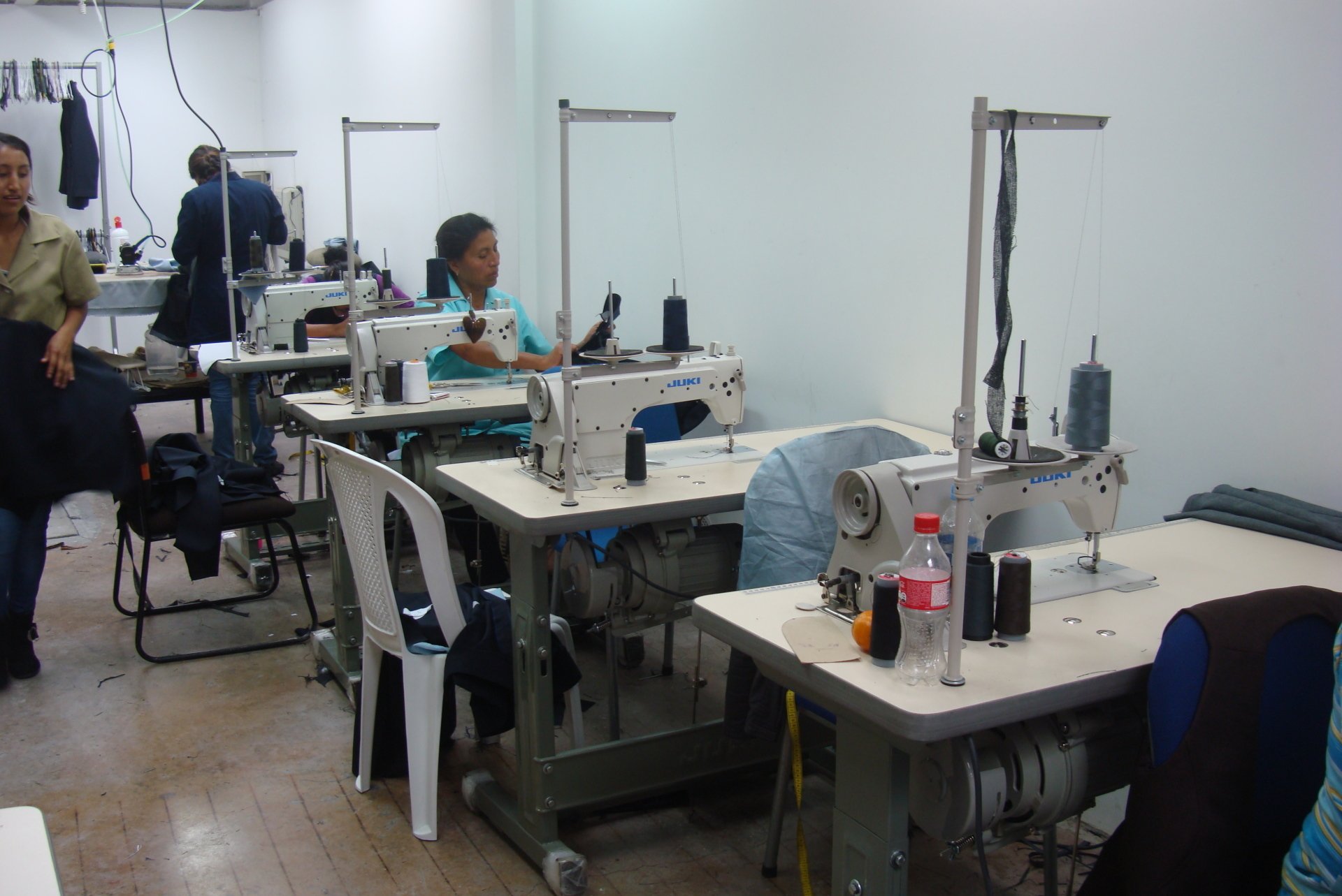 Diseño y Confección de Uniformes Corporativos y Trajes para Damas y ...