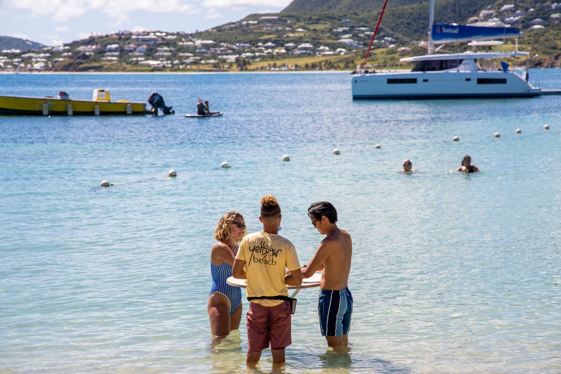 Welcome to the Yellow Beach restaurant at Pinel island