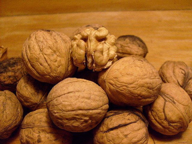You Can Make Homemade Stain Using Walnuts!
