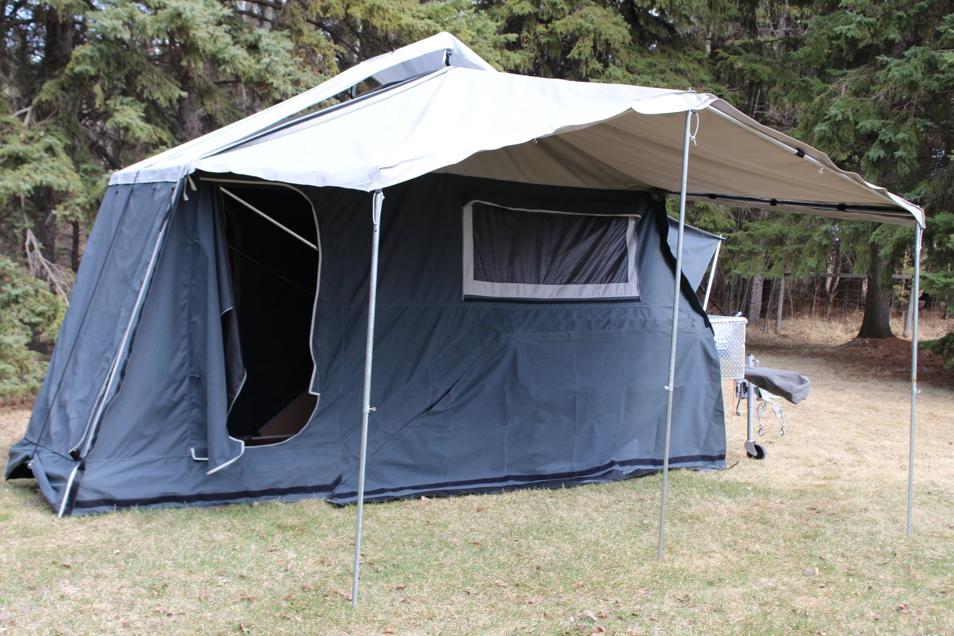 The Vacationer Model - Lightweight Tent Trailer
