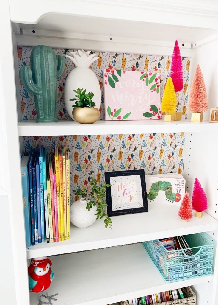 FABRIC BACKGROUND FOR A BOOKCASE