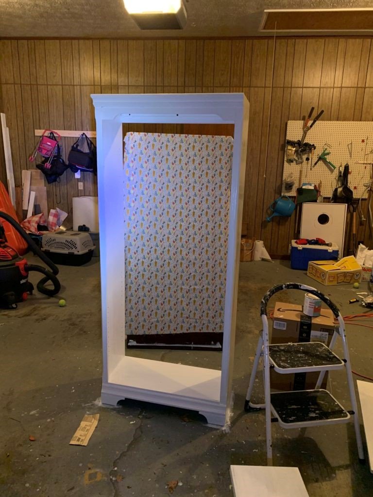 FABRIC BACKGROUND FOR A BOOKCASE