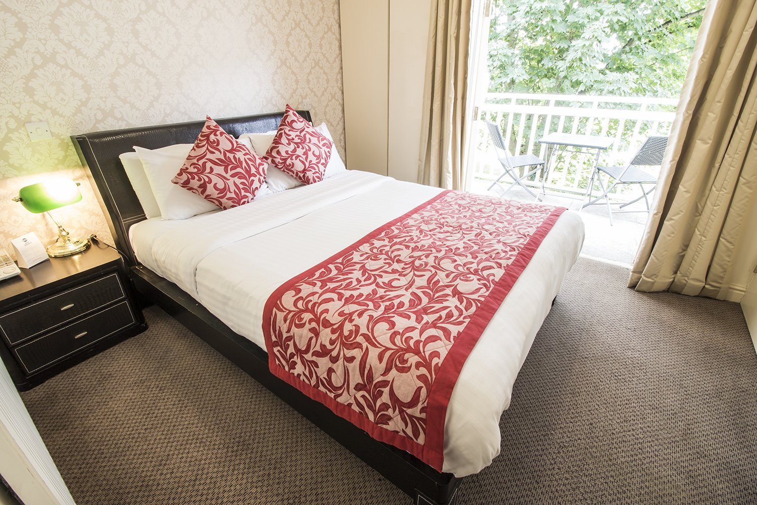 Accomodation - Normanton Park Hotel
