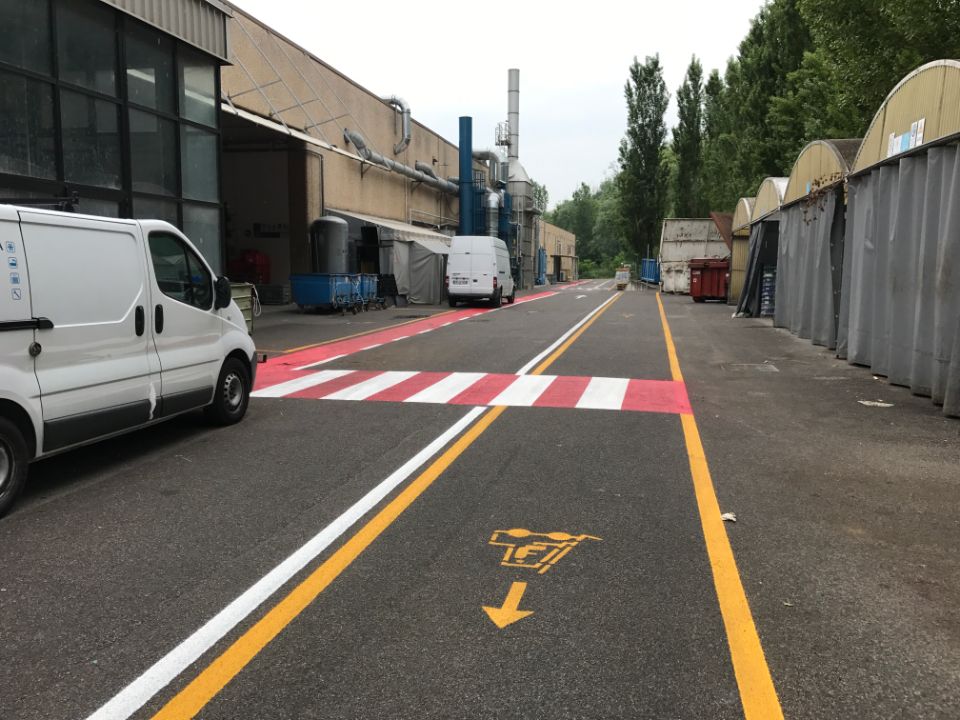 Posa segnaletica aziendale | Bergamo | FM Segnaletica