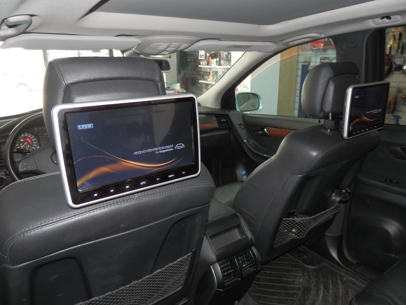 Pantalla Android 8" con pantallas traseras en reposazabezas en Mercedes R