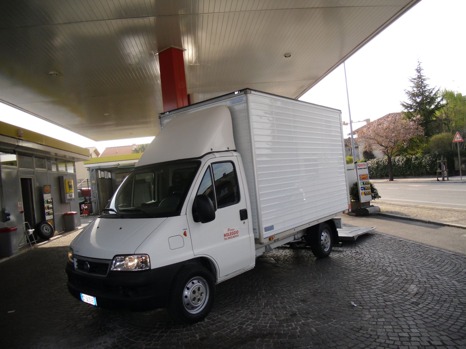 Furgoni con pedane | Remanzacco, UD | Peres Noleggio