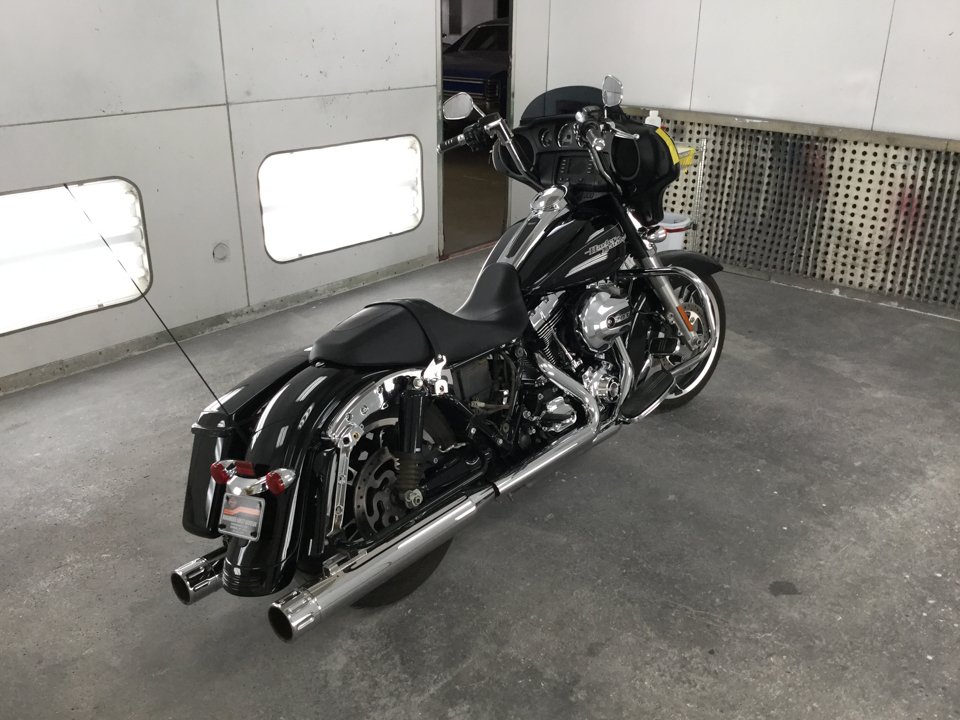 Freehand Street Glide Pinstripe | Dakota Kustomz Full Custom Garage