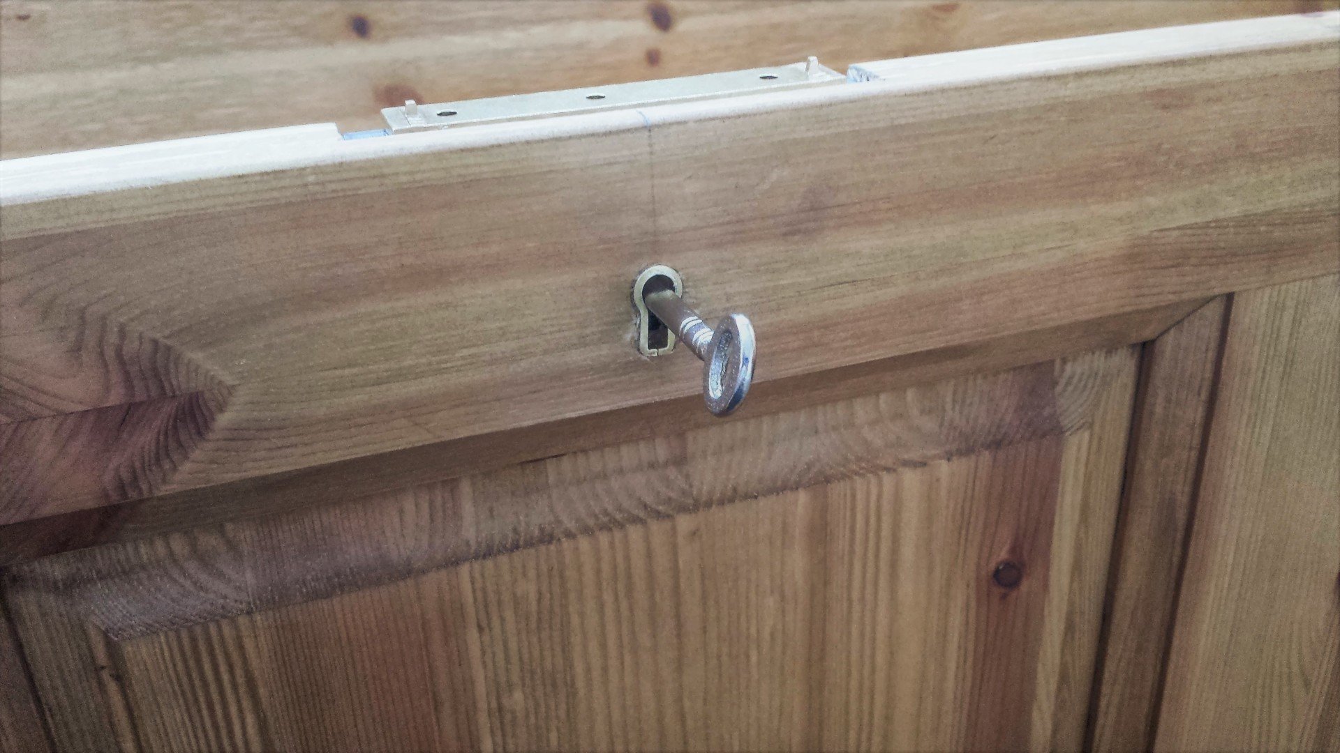 BESPOKE JOINERY & LOCK FITTING