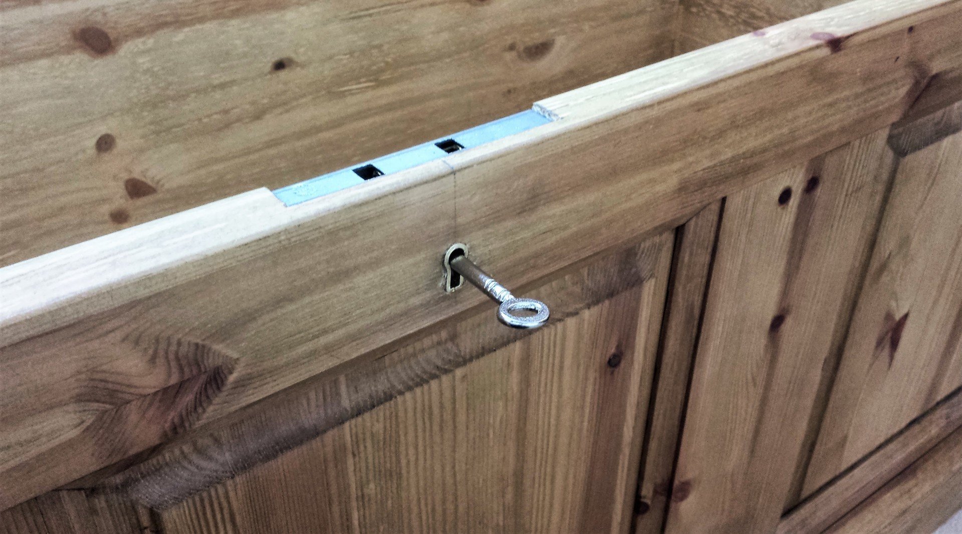 BESPOKE JOINERY & LOCK FITTING