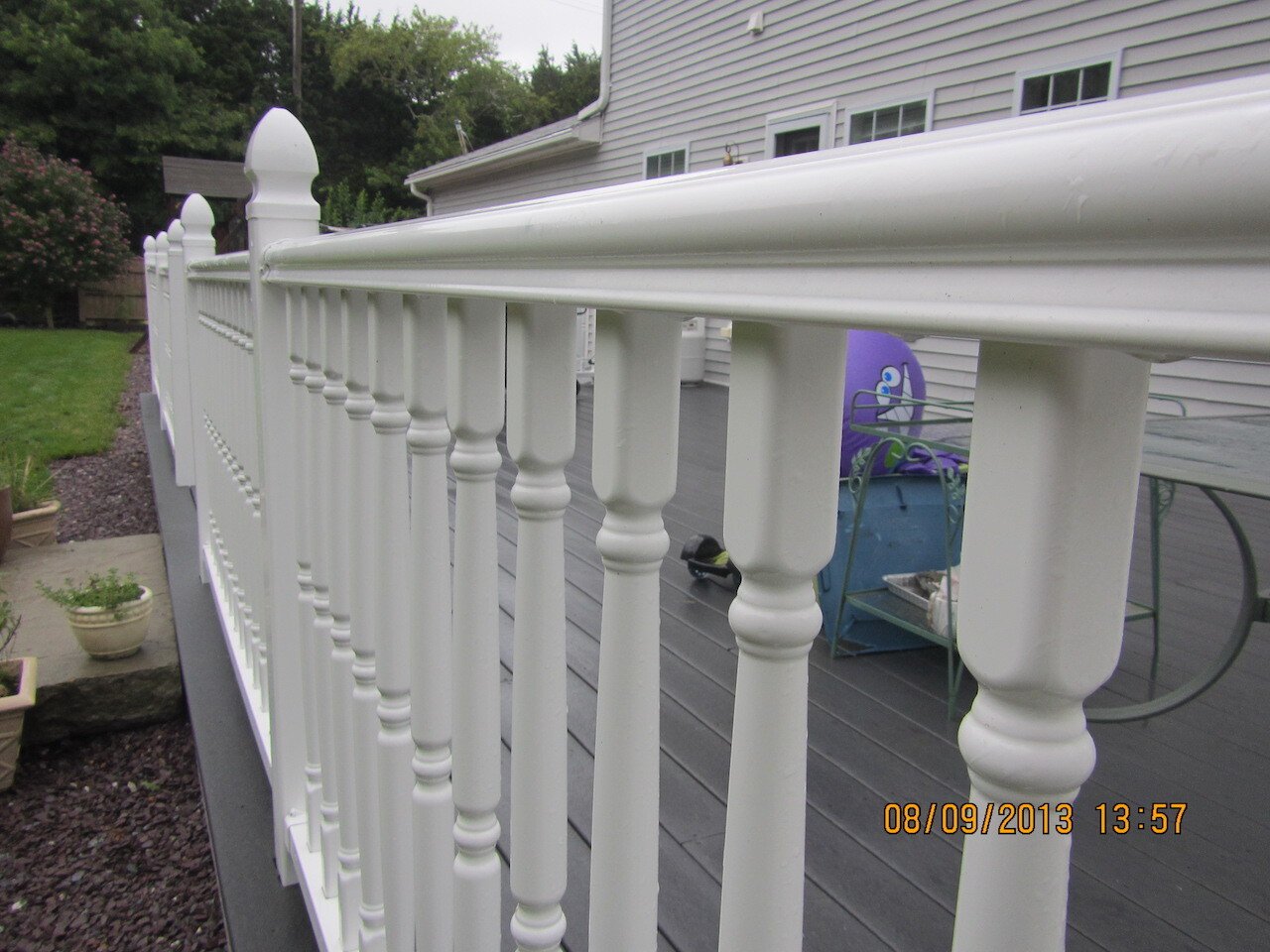 Cleaning plastic and composite decks