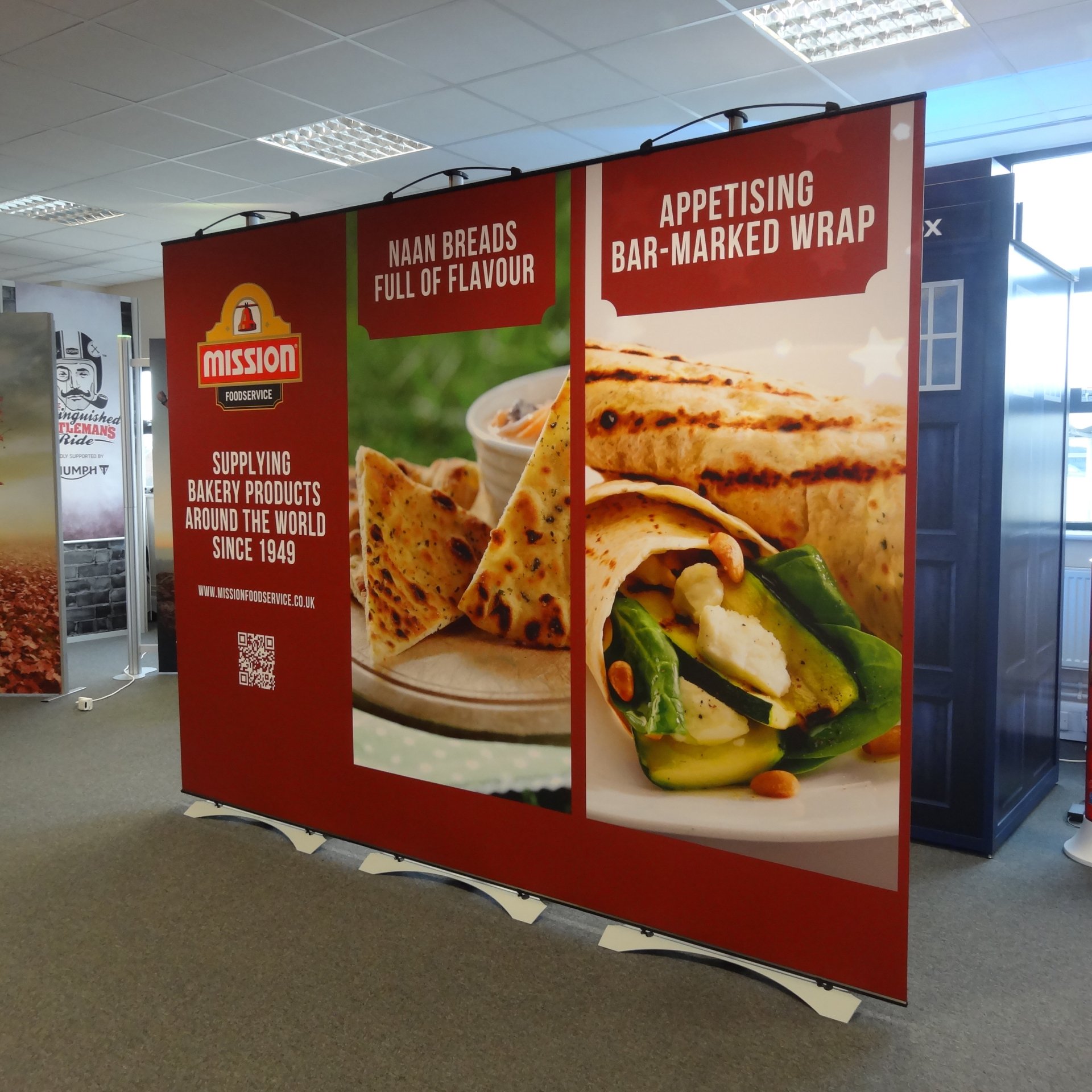 Twist Banner Stands | Exhibition & Display Stands