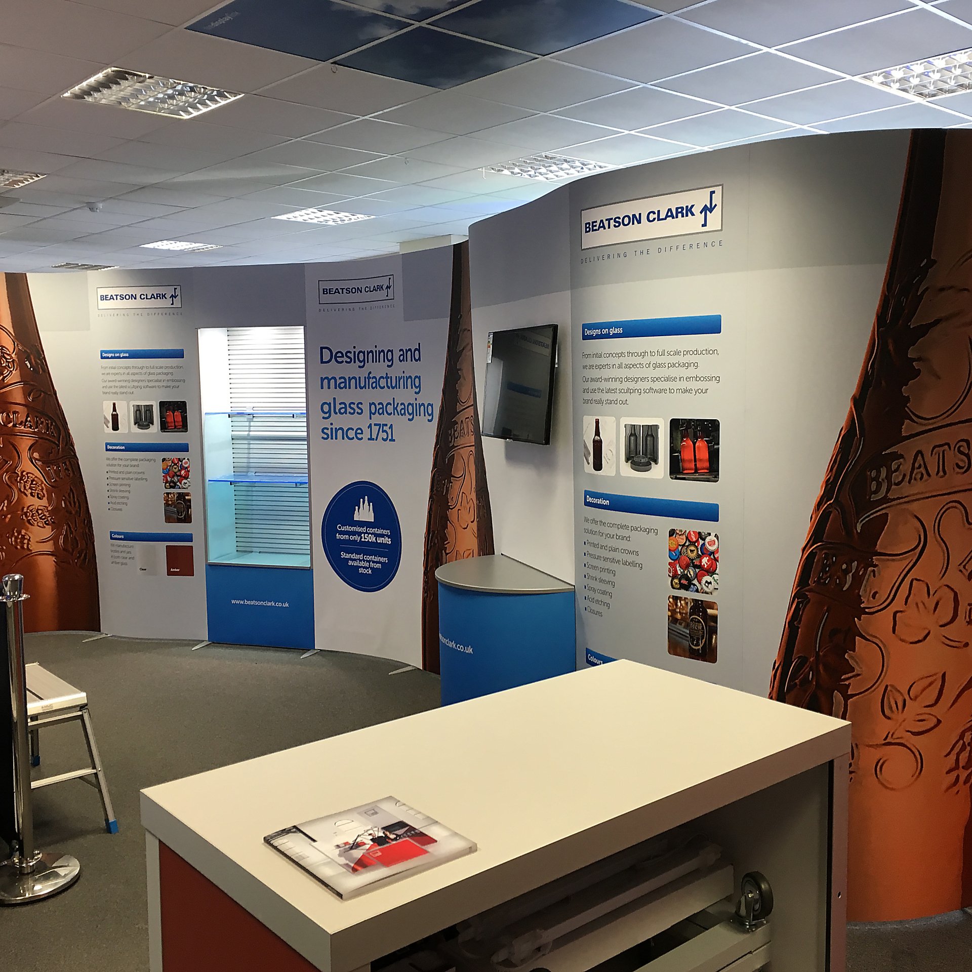 ISOframe Wave | Curved Exhibition Stand | Flexible display