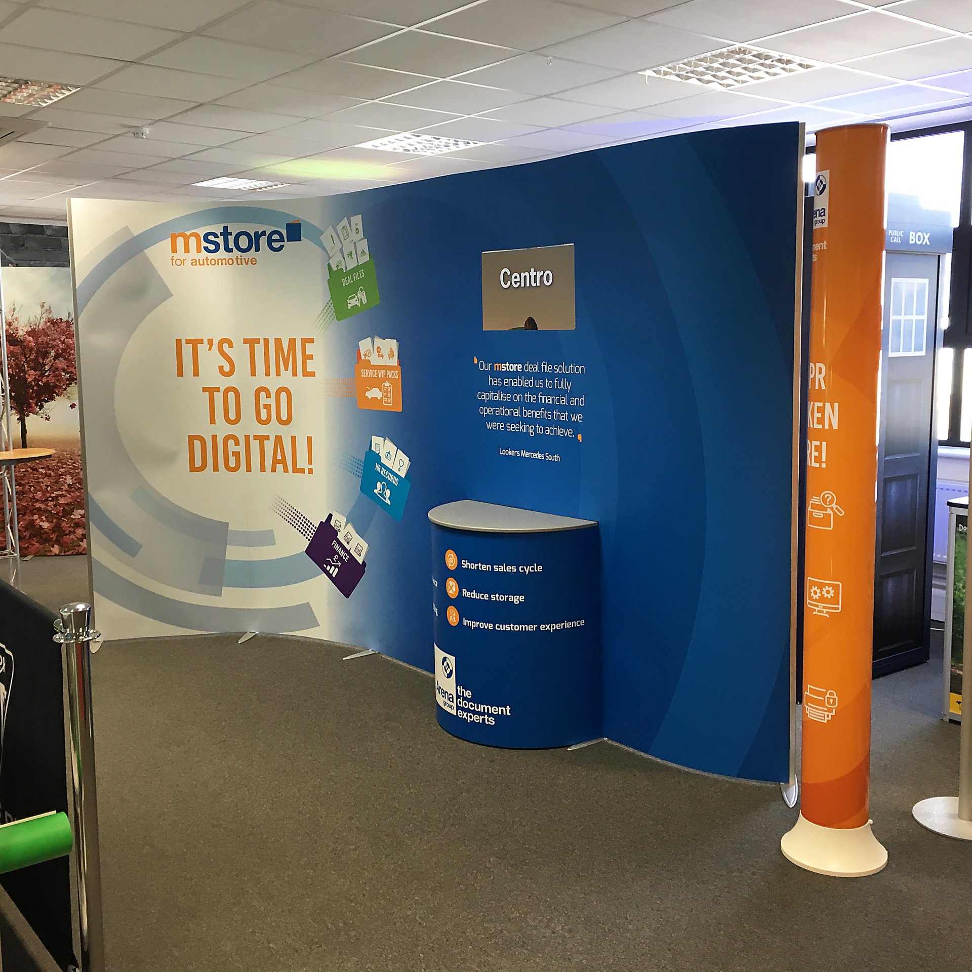 ISOframe Wave | Curved Exhibition Stand | Flexible display