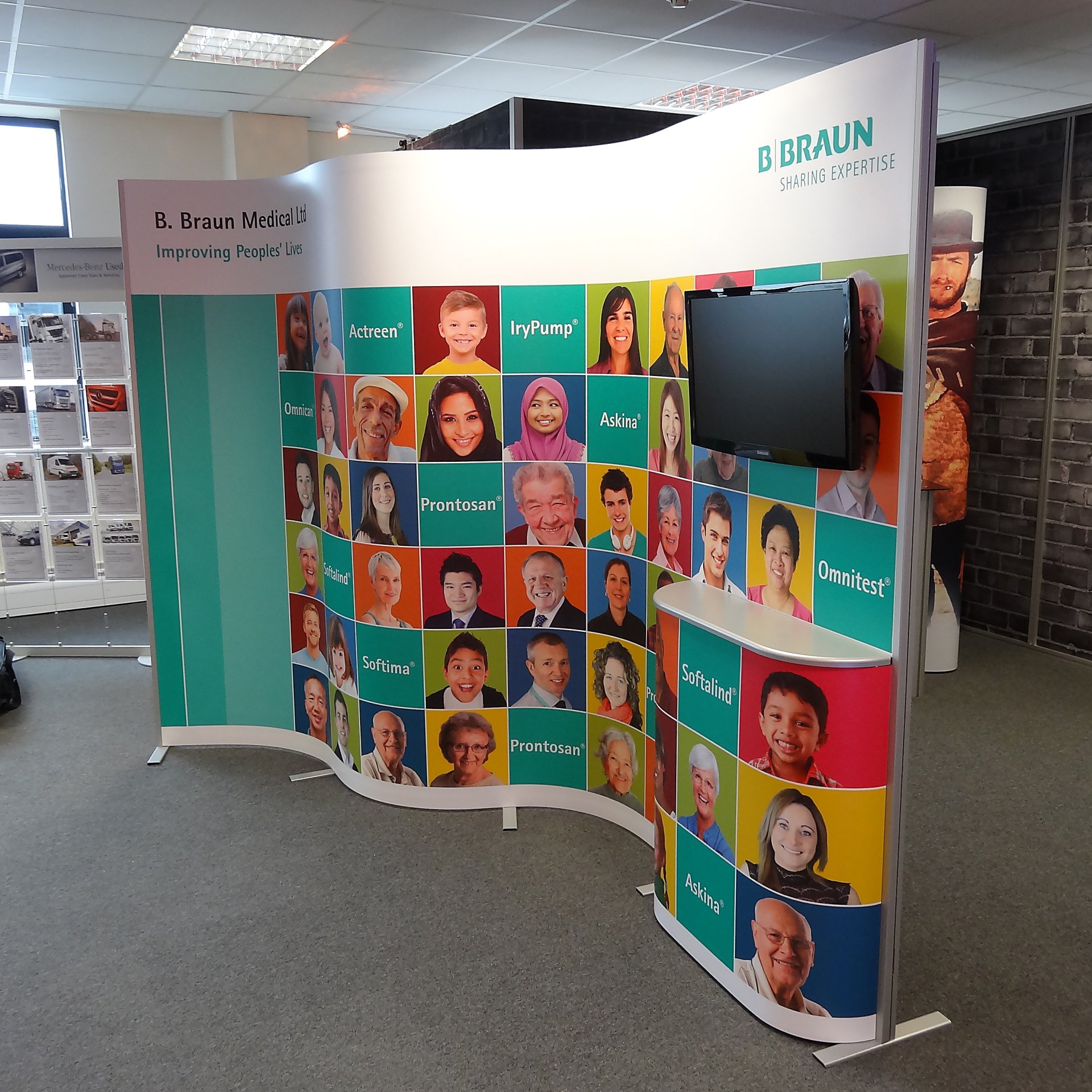 ISOframe Wave | Curved Exhibition Stand | Flexible display