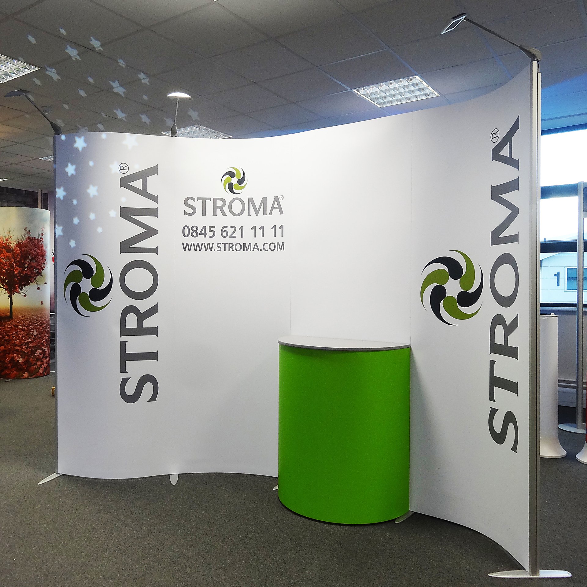 ISOframe Wave | Curved Exhibition Stand | Flexible display