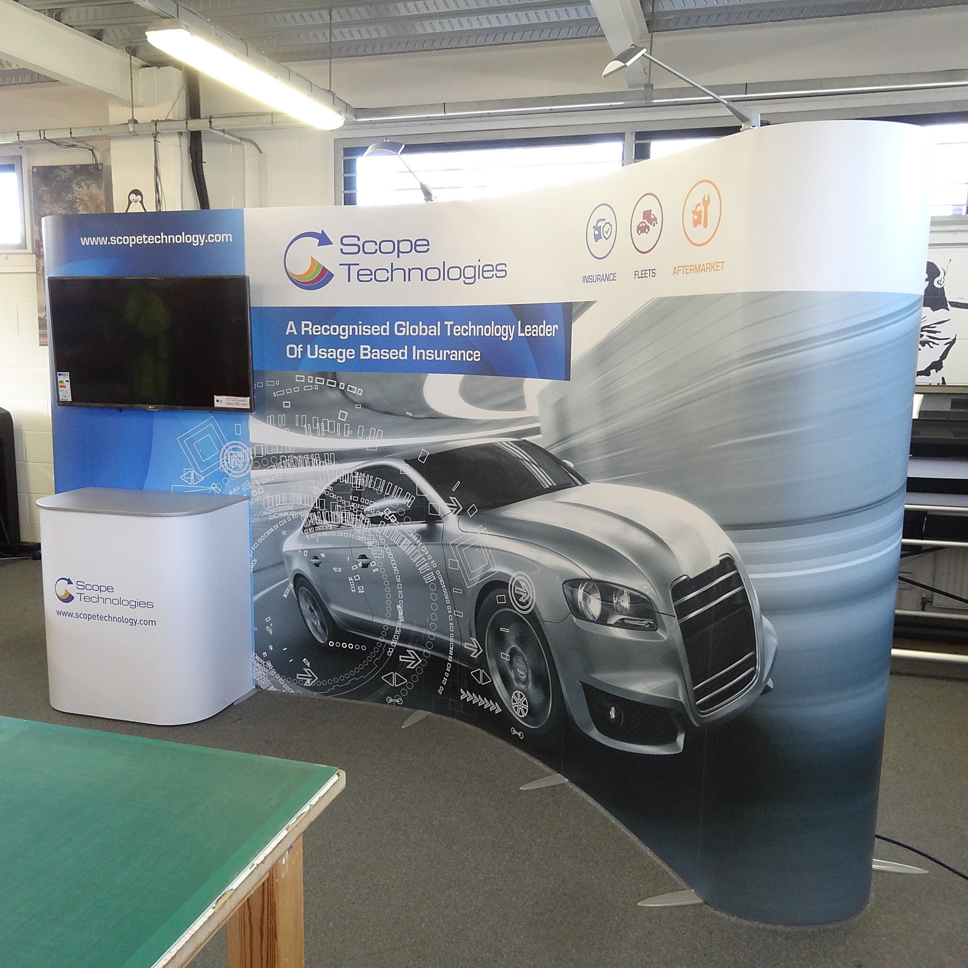 ISOframe Wave | Curved Exhibition Stand | Flexible display