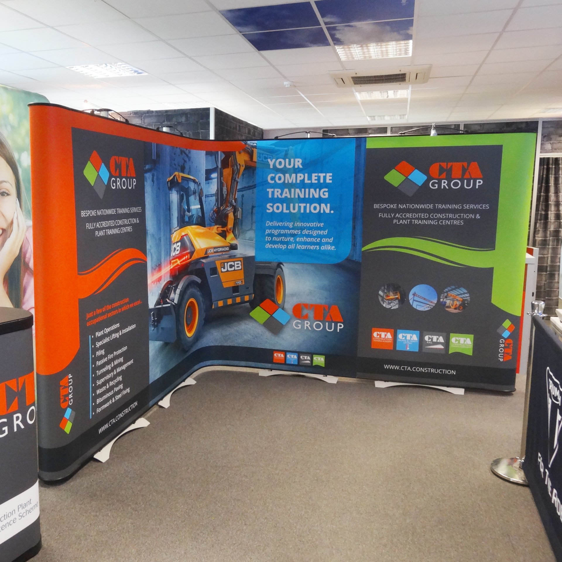 Twist Banner Stands | Exhibition & Display Stands