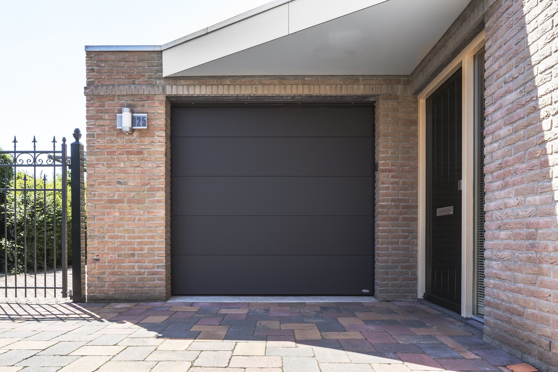 Garagedeur in Son en Breugel laten plaatsen? - Van de Wetering