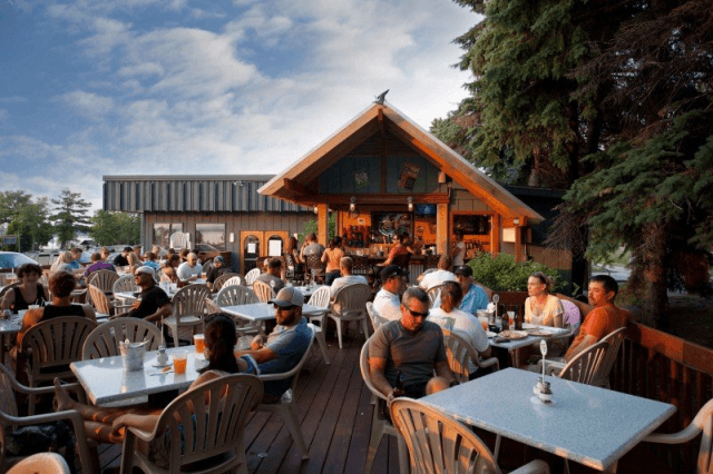 Restaurant & Lounge | Bayview Inn Bar & Grill | Traverse City