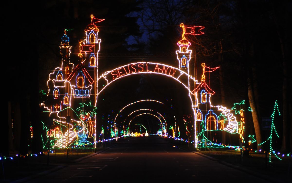 Virtual Tour of Holiday Light Festival | Bright Nights at Forest Park ...
