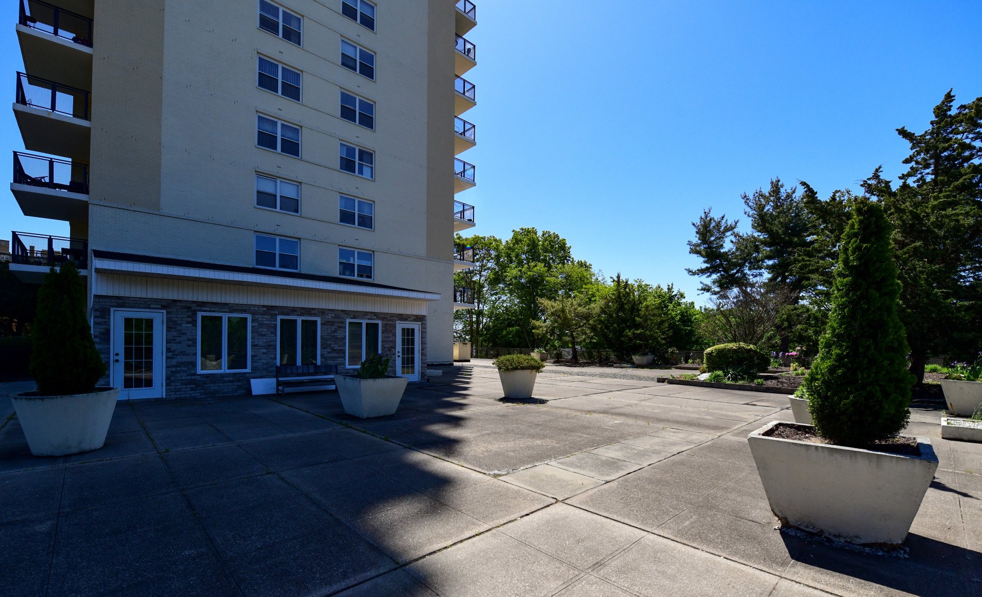 Embassy Towers | Apartments in Bridgeport, Connecticut