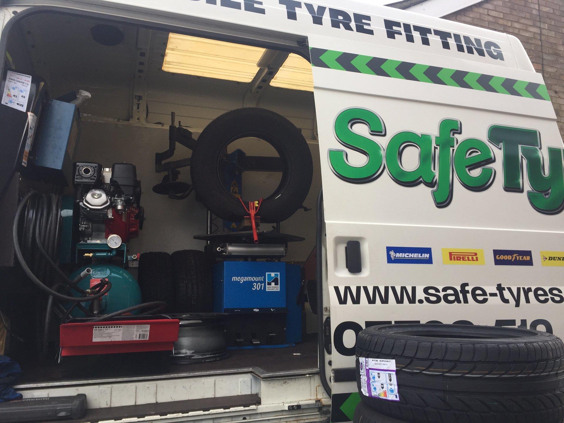 Mobile tyre services in Woolwich | Safe Tyres