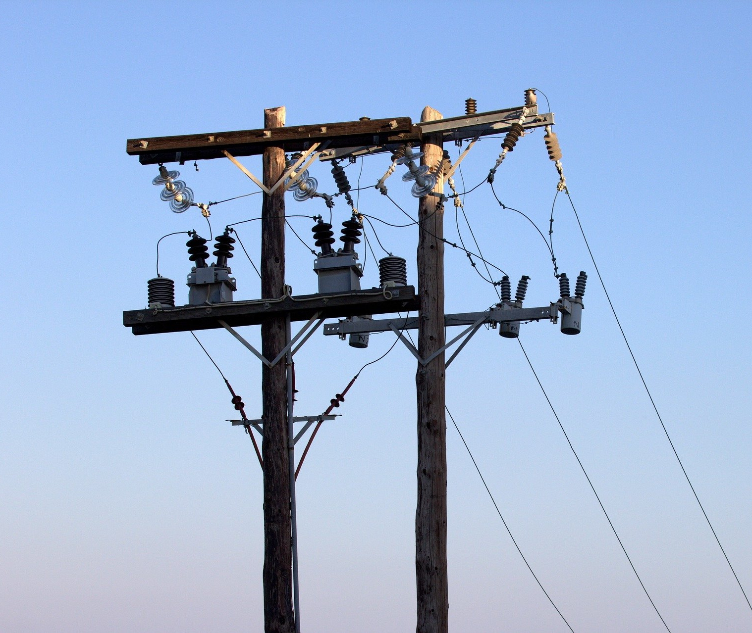 Reconectador (Recloser) de 15kV, 27kV y 38kV - ATA Electric