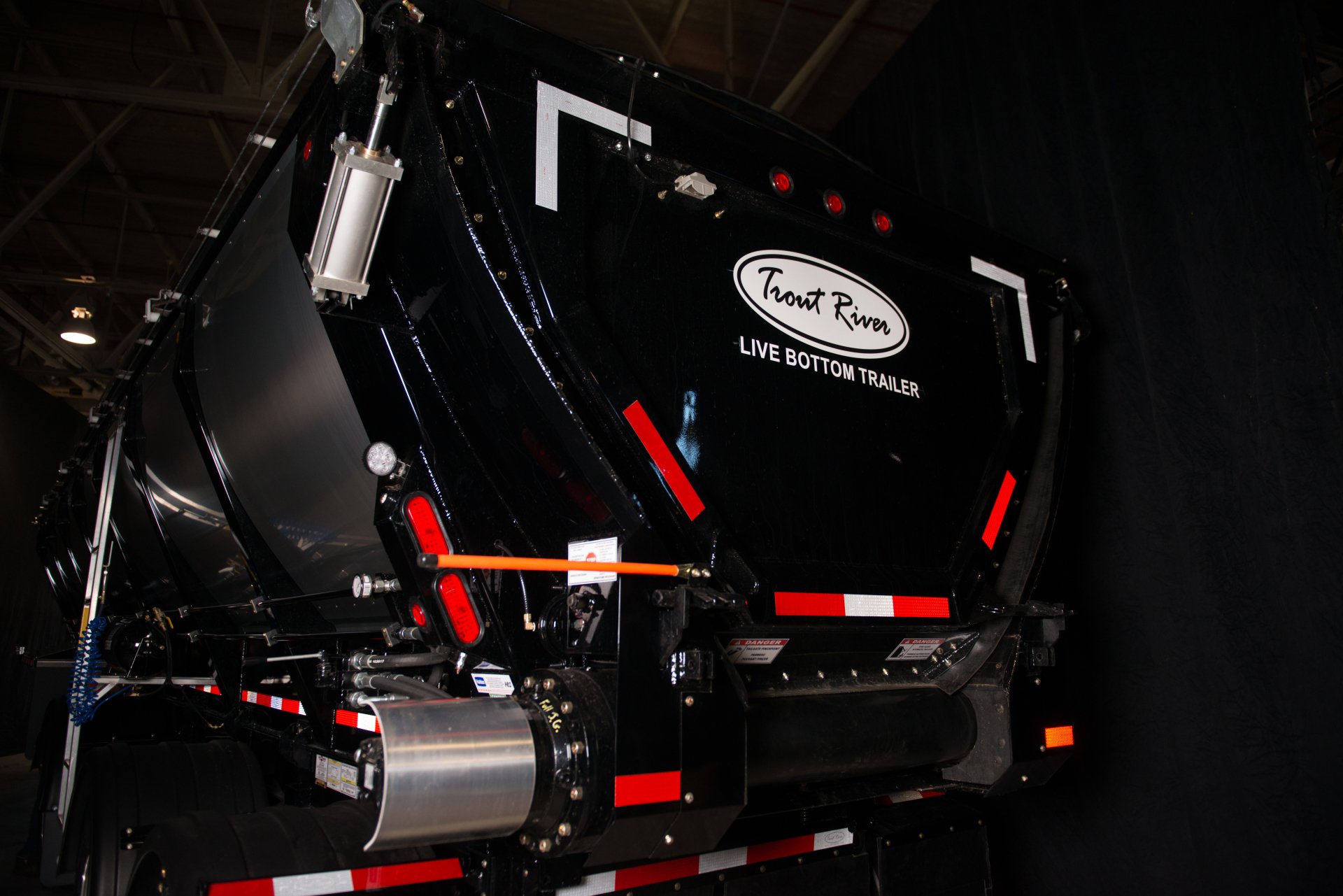 Live Bottom Trailers | The Ultimate Flow Boy Truck | Trout River Industries