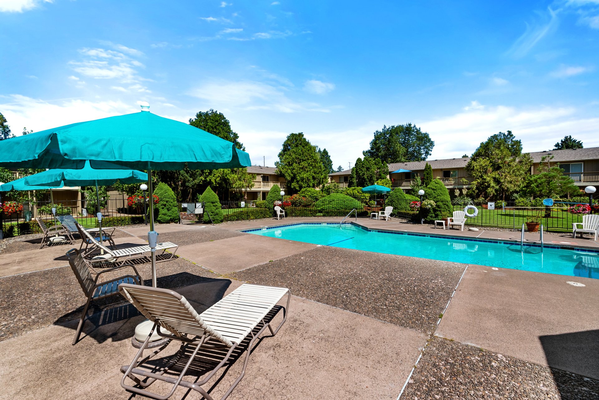 Village Inn | Springfield, OR Apartments with Pool