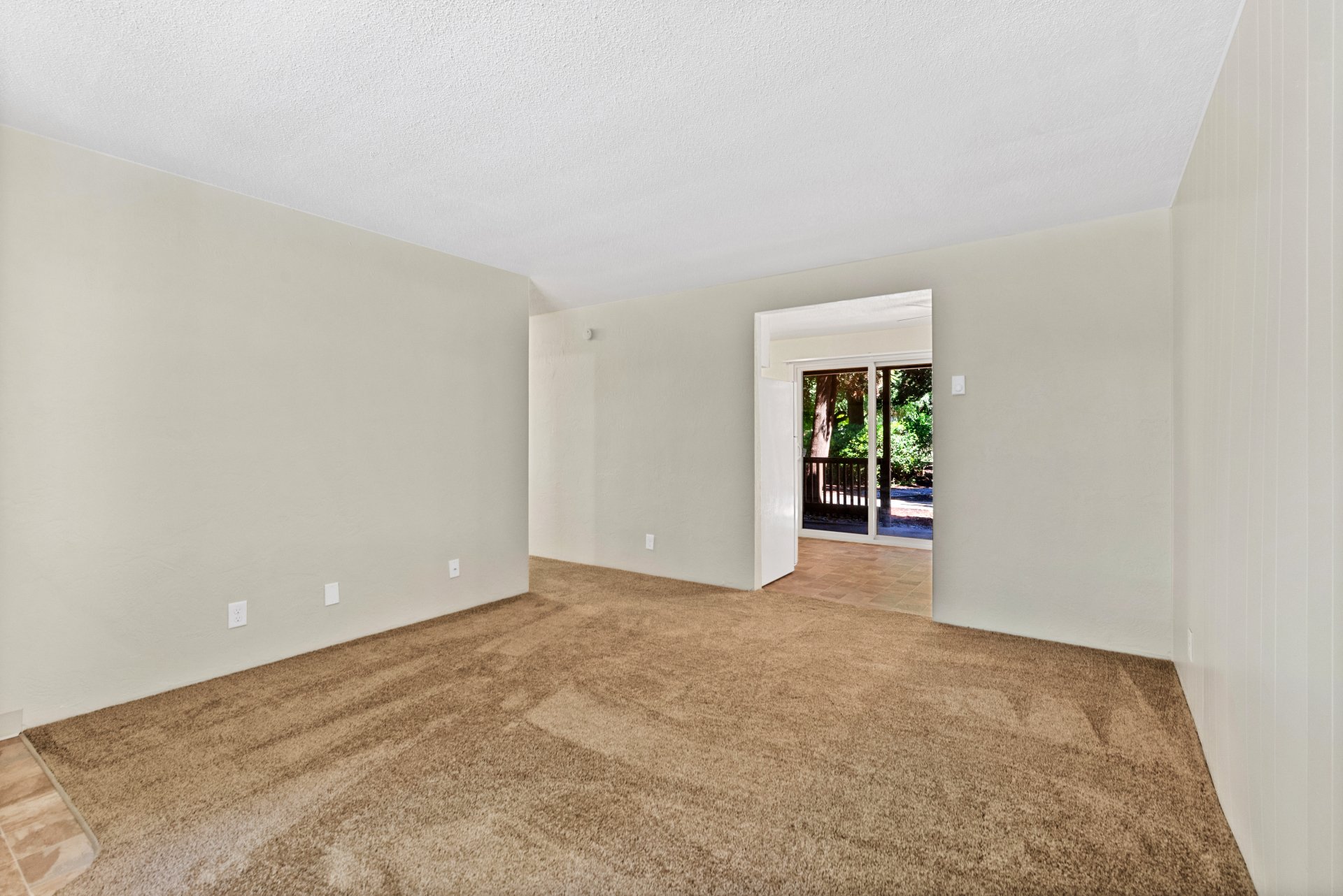 Village Inn | Springfield, OR Apartments with Pool