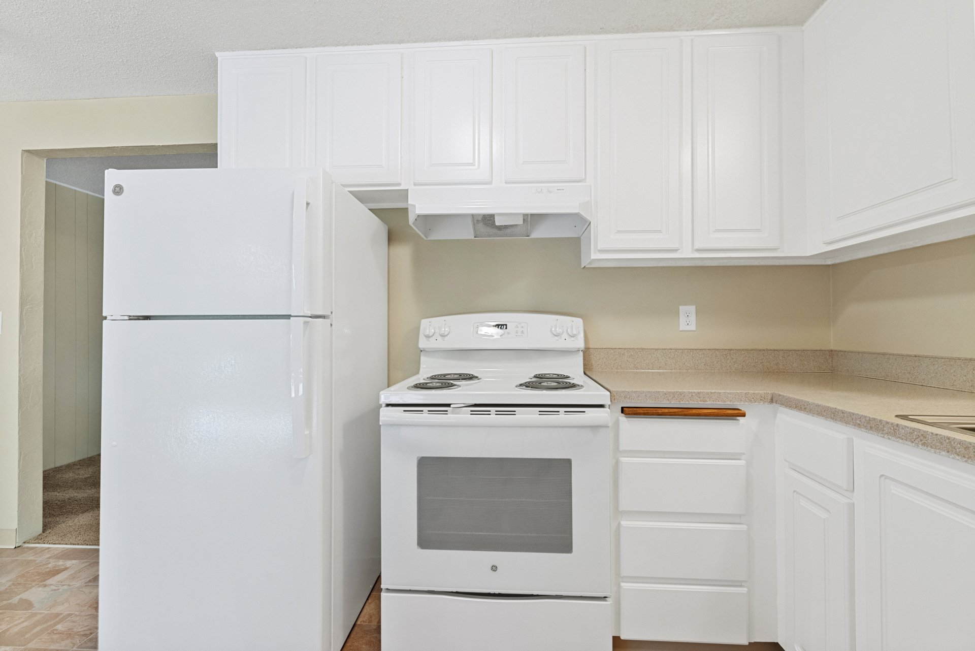 Village Inn | Springfield, OR Apartments with Pool