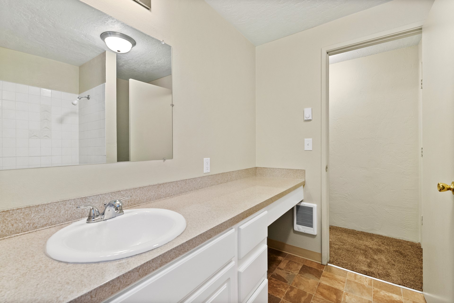 Village Inn | Springfield, OR Apartments with Pool