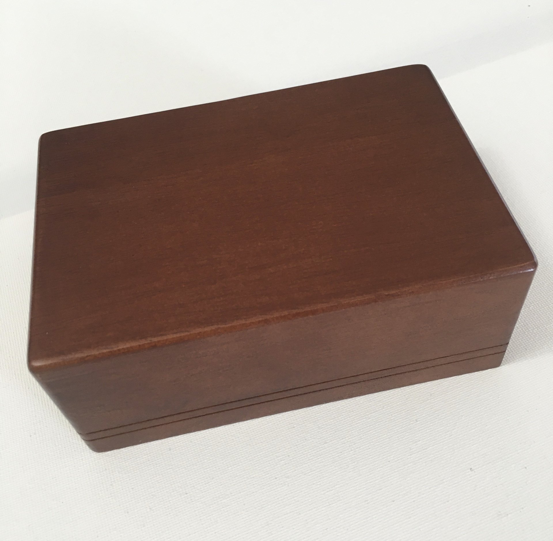 Dixie Memorial Pet Gardens - Millington, TN - Basic Urns