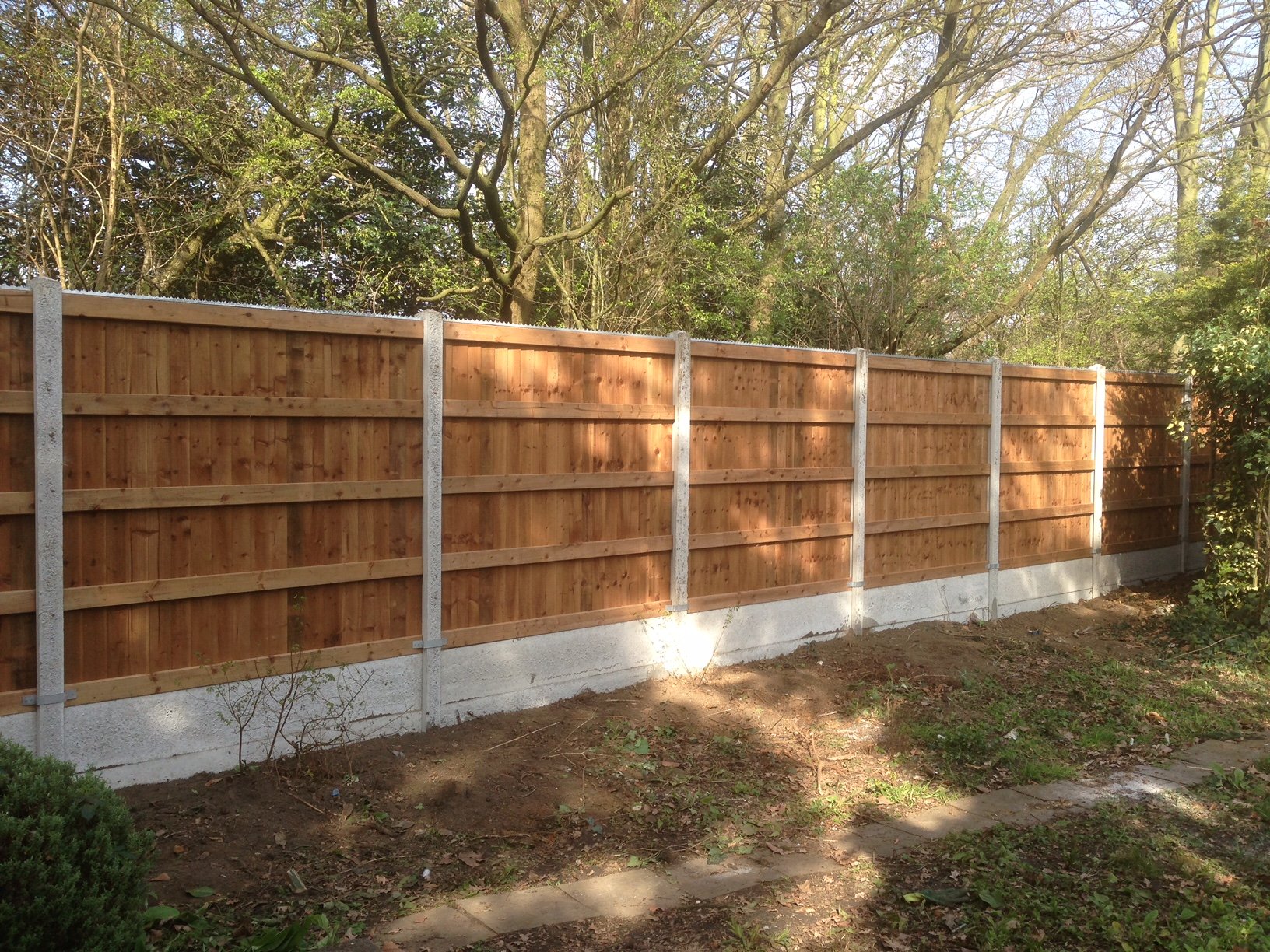 Feather edge panel fence suppliers in London