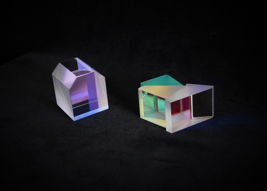 Manufacturing prisms and precision optical systems - Gestione Silo