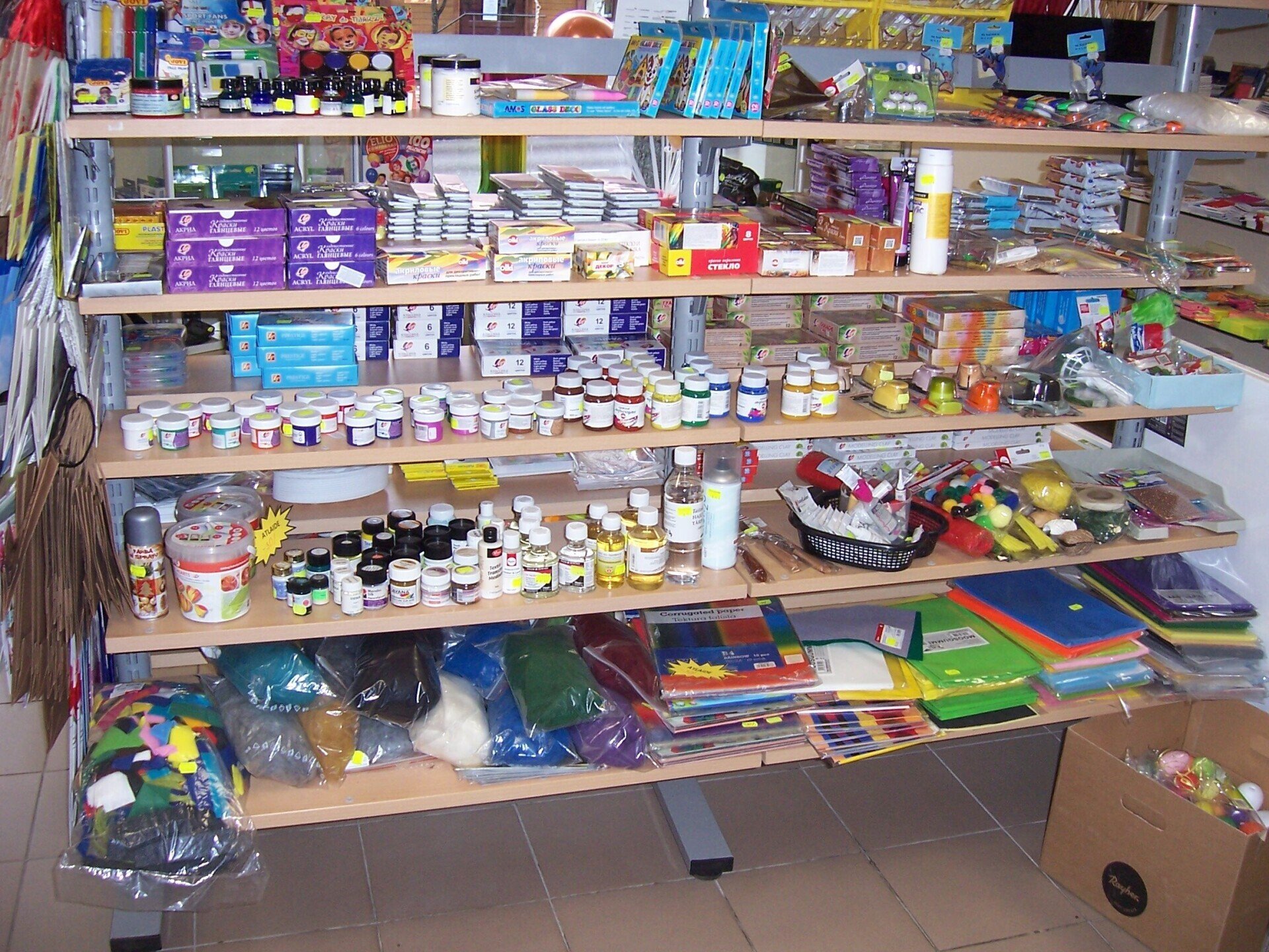 Kancelejas piederumu un biroju preču tirdzniecība | KRISTAFORS, SIA