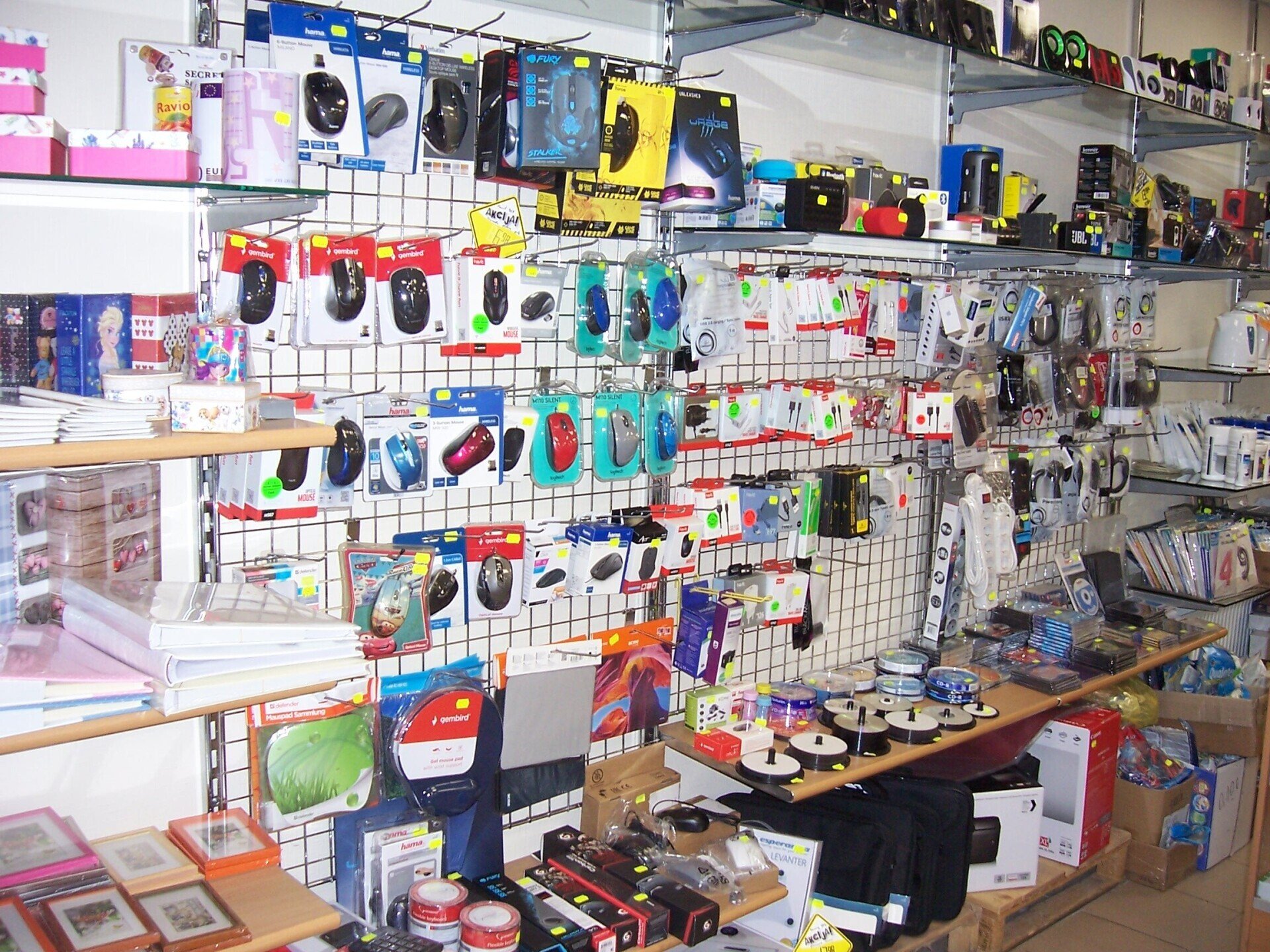 Kancelejas piederumu un biroju preču tirdzniecība | KRISTAFORS, SIA