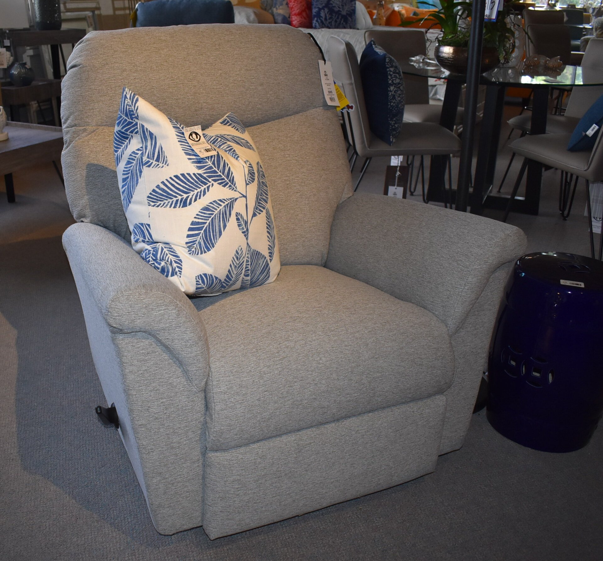 Sleepers and Chairs | Lahaina, HI | The Mind's Eye Interiors, Inc.