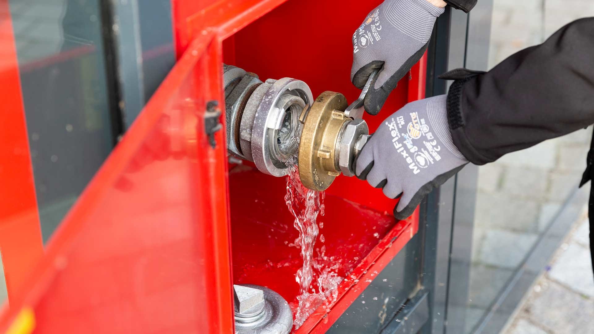 Blusleidingen afpersen | RH Brandbeveiliging