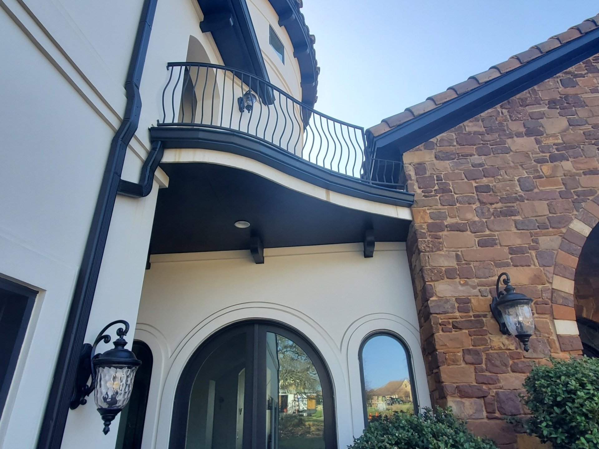 About Us - Your Seamless Rain Gutter Experts