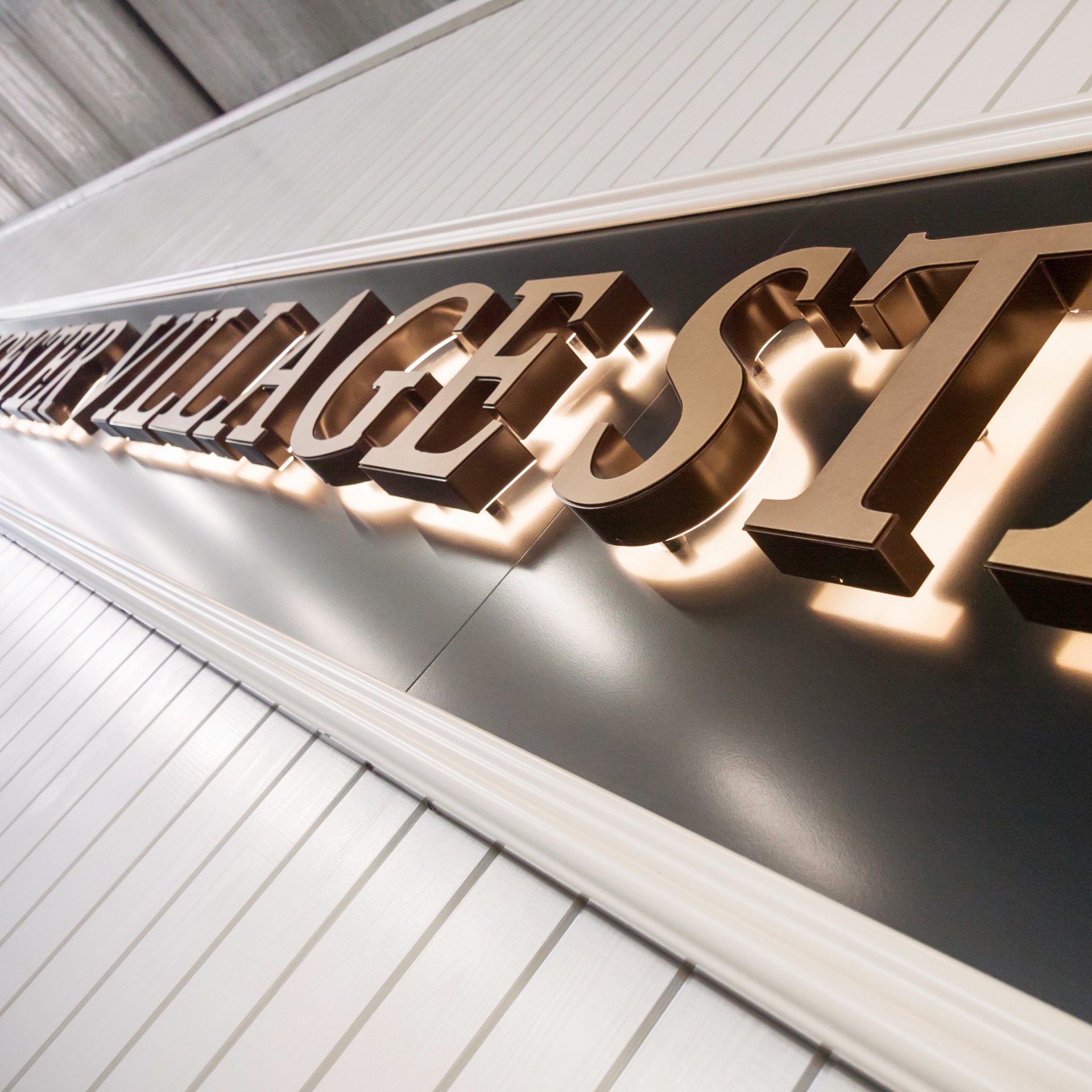 Bicester Village Station - Guest Services