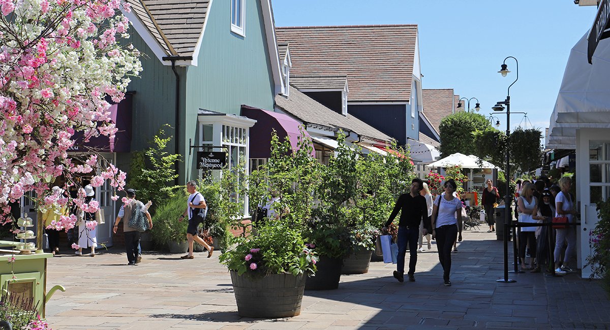 Clarks Village Outlet Shopping, Street