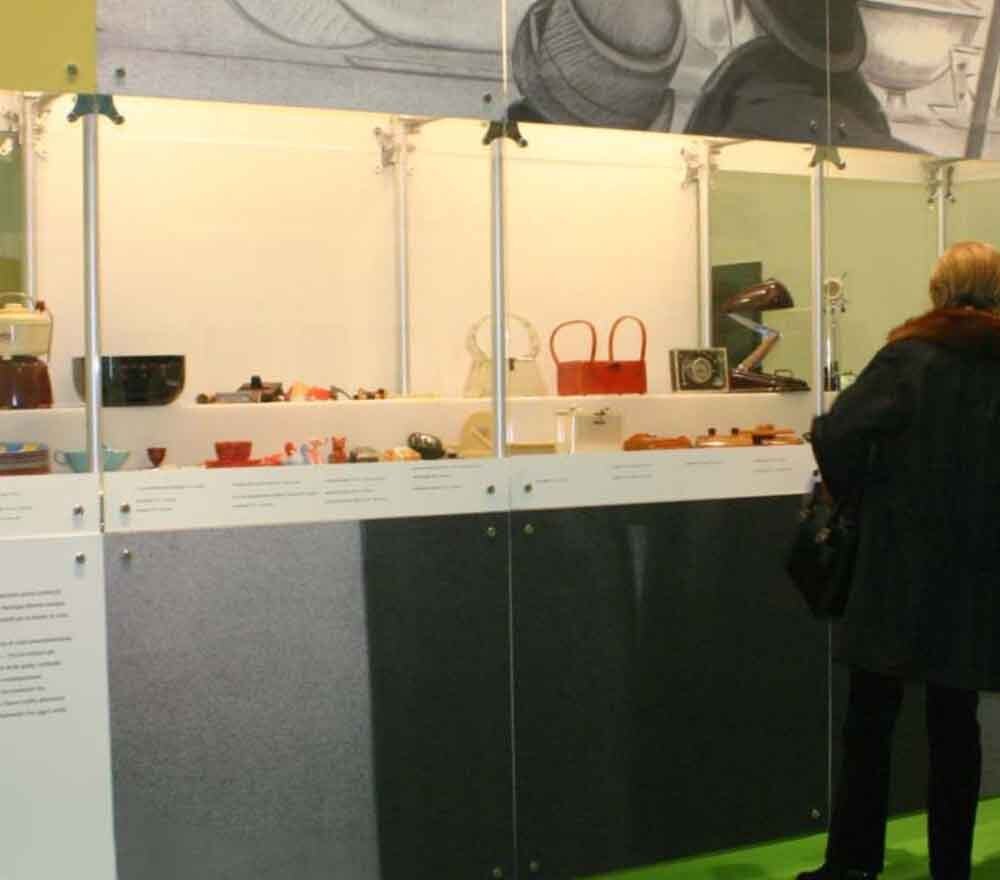 Mobile partition walls: exhibition and display partitions