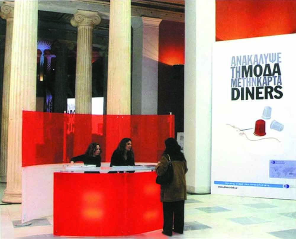 Mobile partition walls: exhibition and display partitions