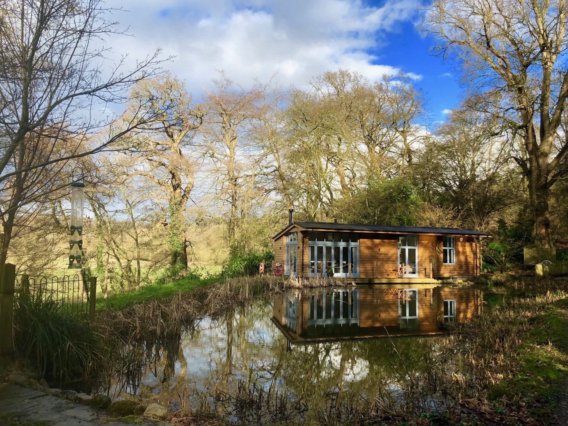 Romantic Secluded Riverside Fishing Lodge