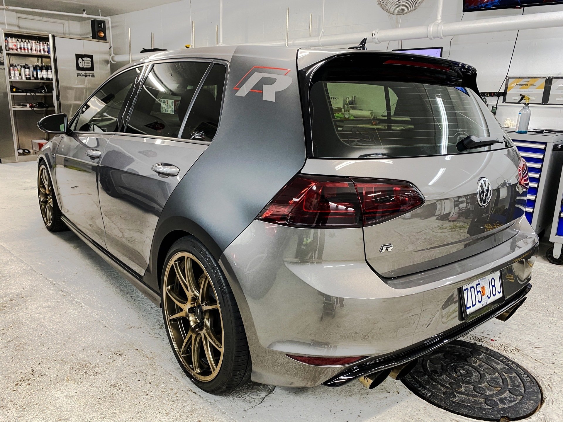 Volkswagon Golf R » Glossy