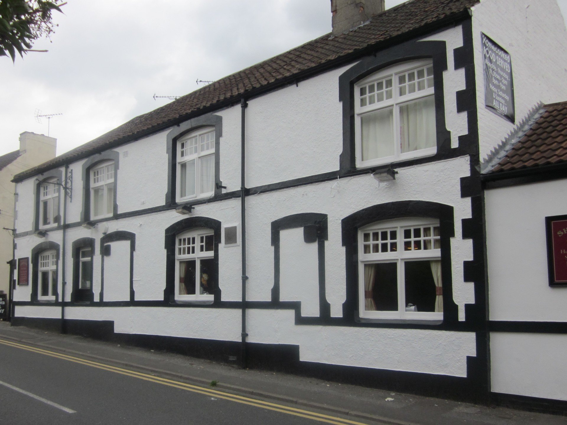 HOME [www.shireoaksinn.co.uk]